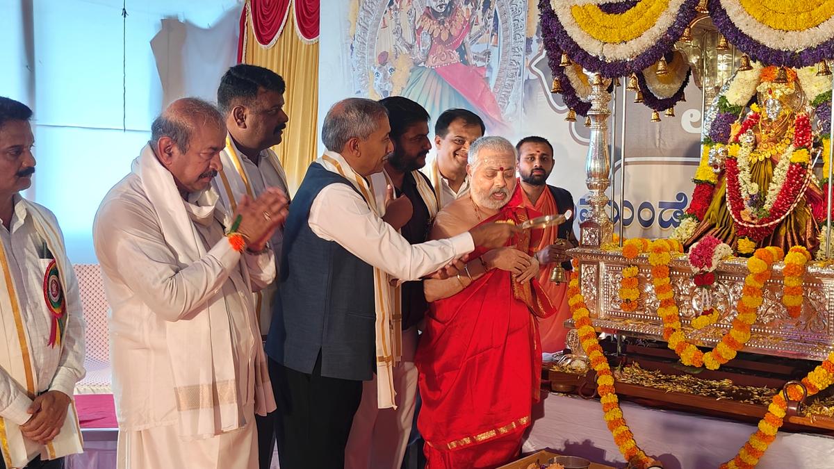 Lt. Gen. B.S. Raju (retd) inaugurates Dasara in Shivamogga - The Hindu