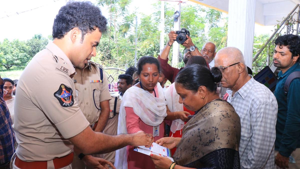 Door-to-door survey by Mahila Police a success in Chittoor district ...