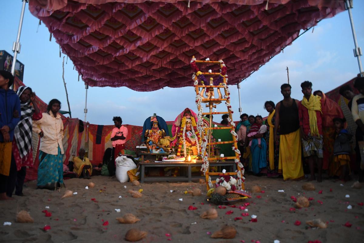 Seeking the forgiveness of Kanniamma at dawn by the seashore - The Hindu