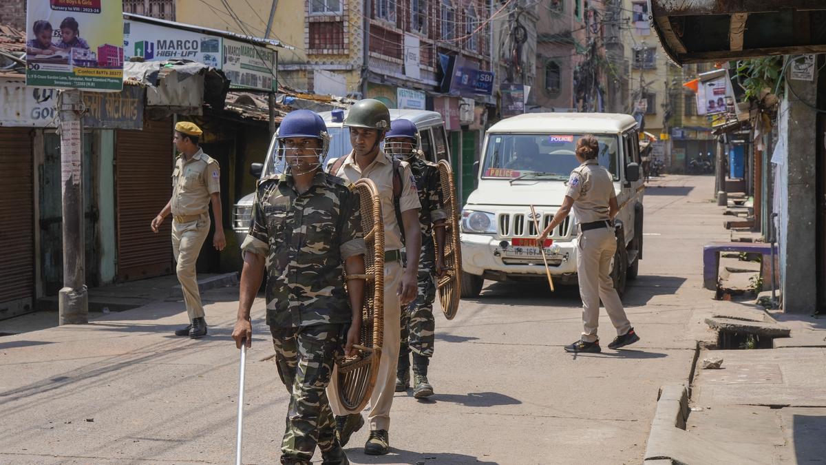 Hooghly stone pelting: train movement in Howrah-Bandel section ...