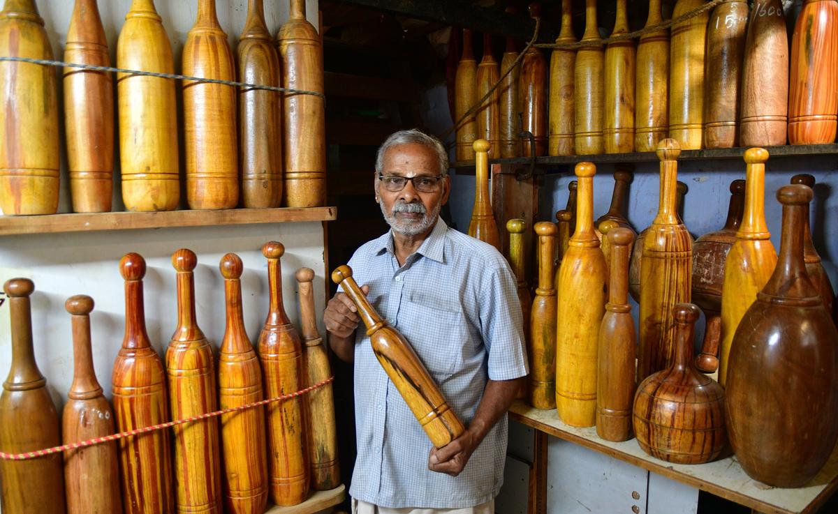 Watch | Meet Coimbatore’s only ‘karlakattai’ maker - The Hindu