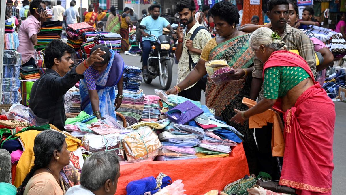 Brisk sales at Erode’s weekly textile markets ahead of Deepavali - The ...