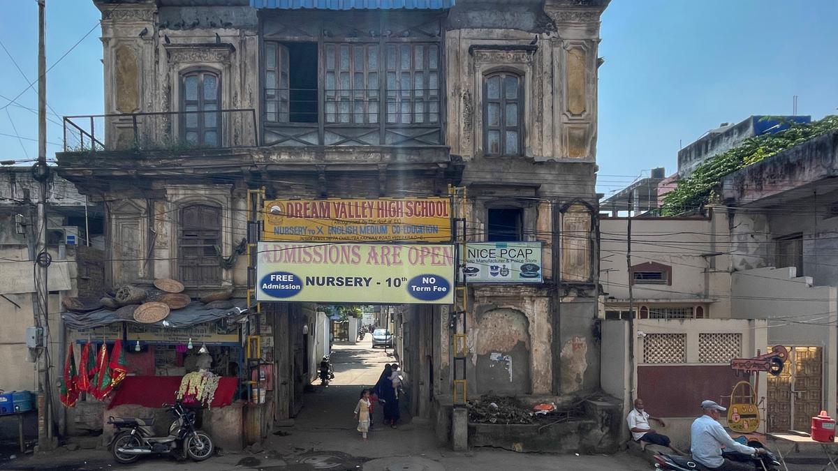 Road widening to erase landmark gateway on Karwan stretch - The Hindu