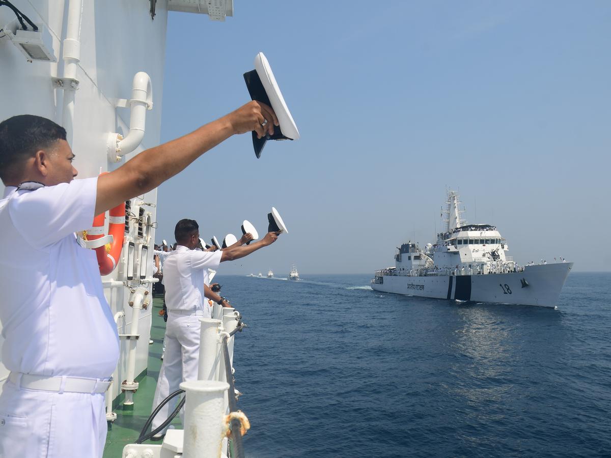 Coast Guard personnel demonstrate prowess before Karnataka Governor ...