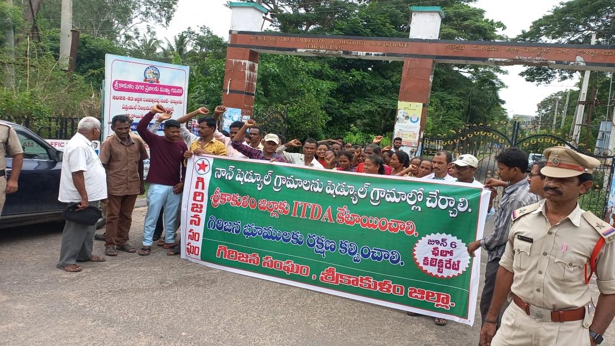 Girijana Sangham holds protest for ITDA in Srikakulam district - The Hindu
