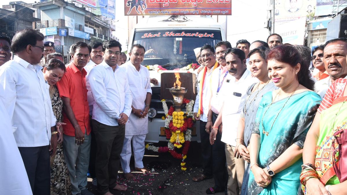 Kittur Rani Chennamma Jyoti Yatra reaches Kalaburagi - The Hindu