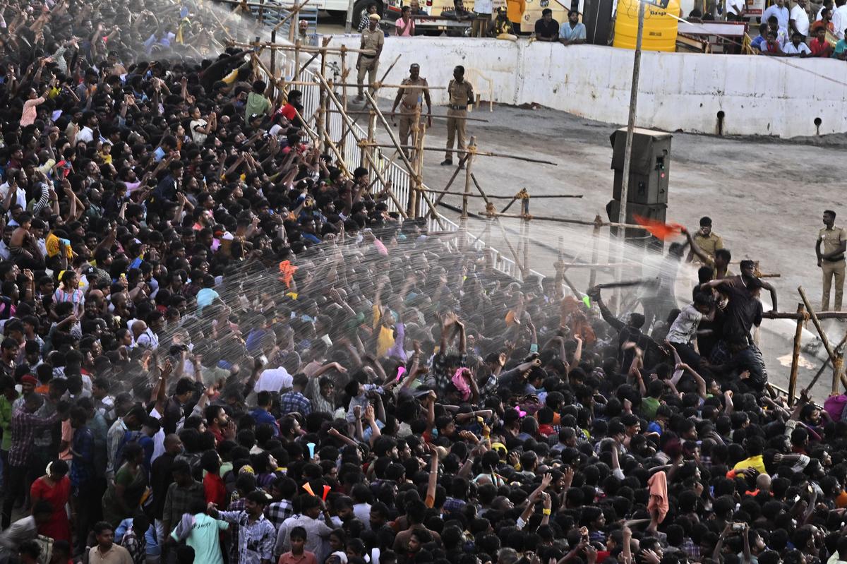 Chithirai festival | Sea of devotees gather at Madurai’s Vaigai river ...
