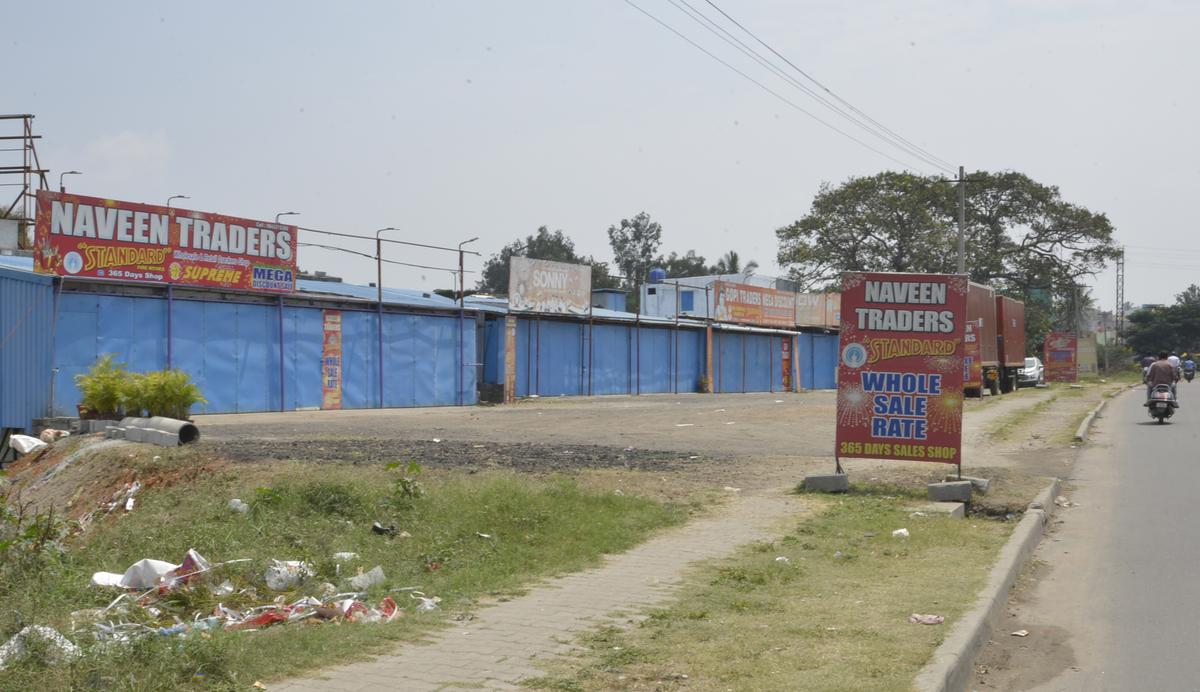 Fire safety concerns soar as Bengaluru-Hosur highway is lined with ...