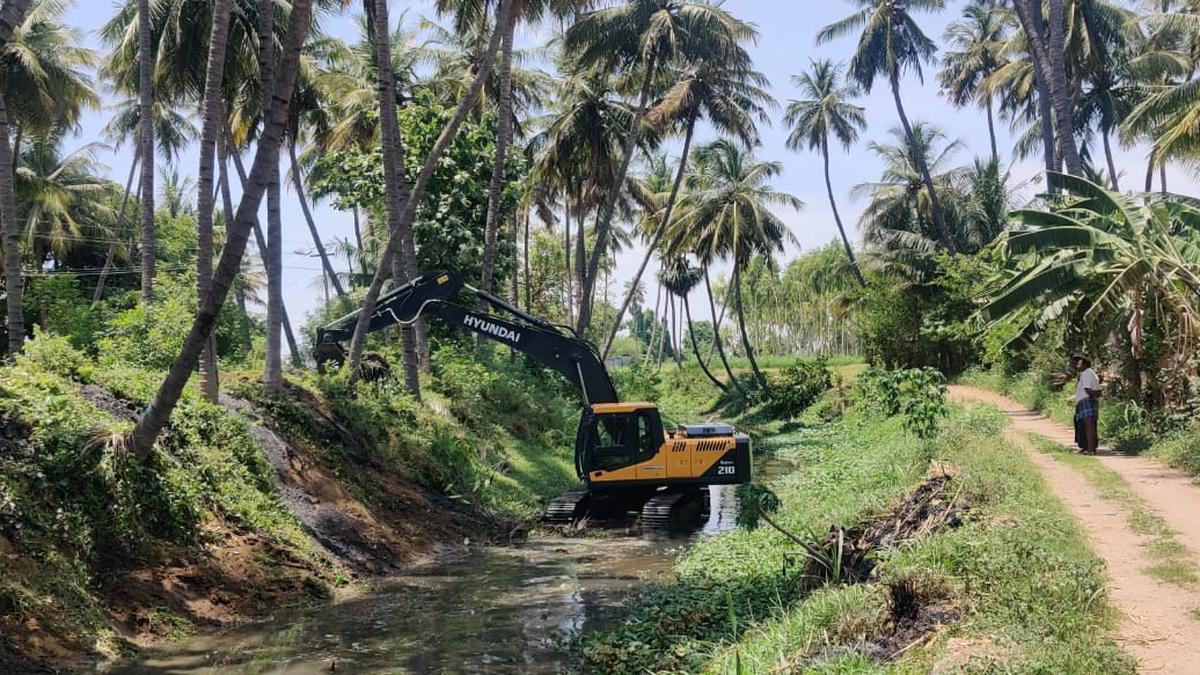 Farmers seek water release in Kalingarayan Canal - The Hindu