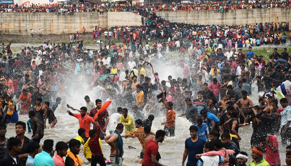 Chithirai festival at Madurai | Thousands of devotees witness Lord ...