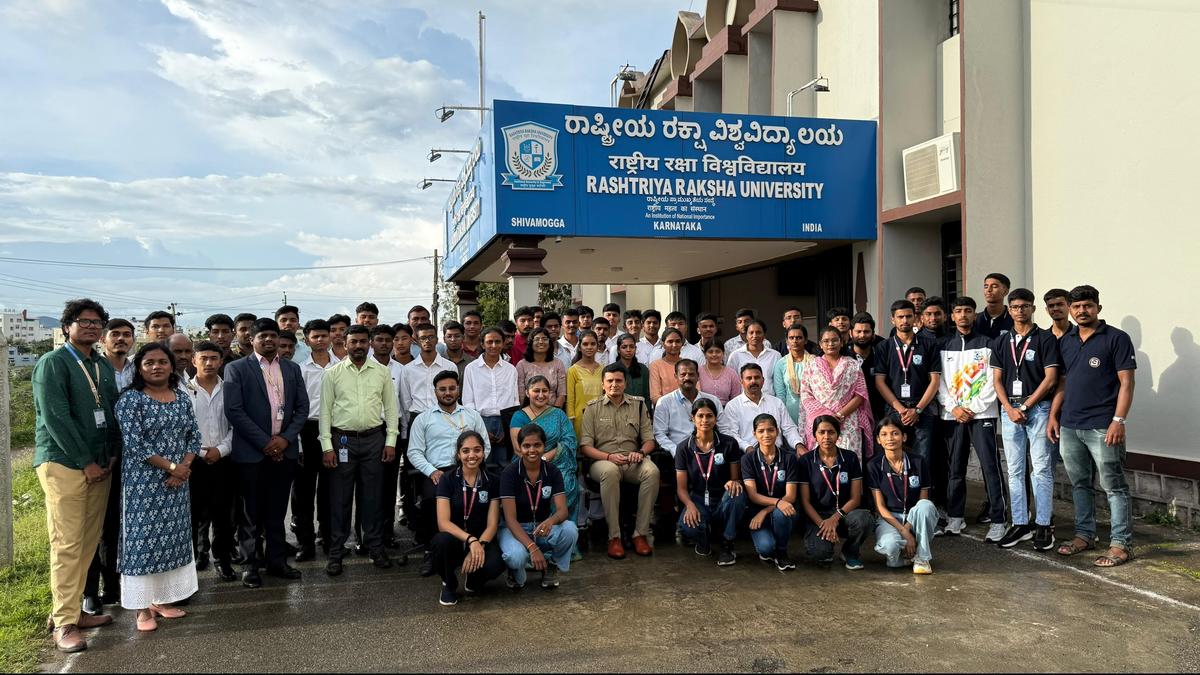 Shivamogga SP takes part in inauguration of new batch at RRU campus ...
