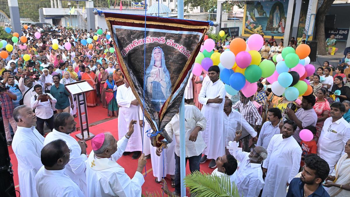 Mary Matha Utsavam begins atop Gunadala hill – First Piper