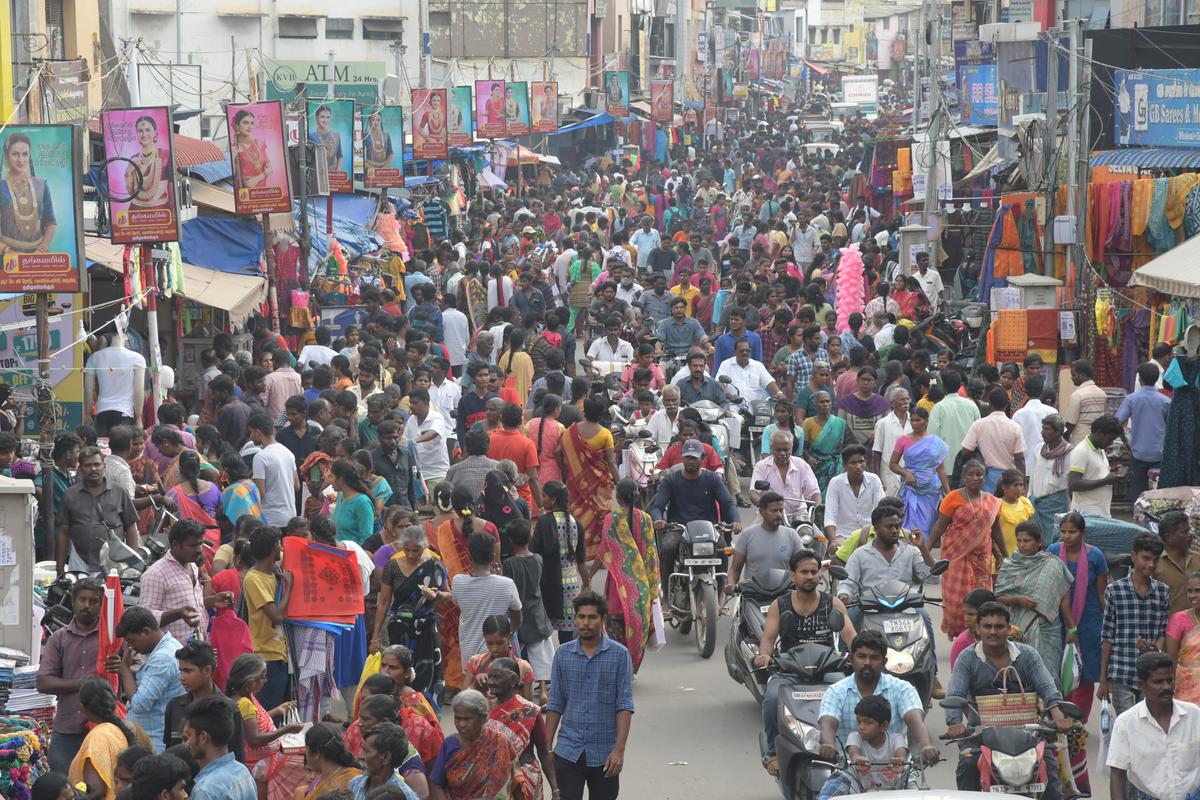 Erode city reels under traffic congestion as festival shoppers throng ...