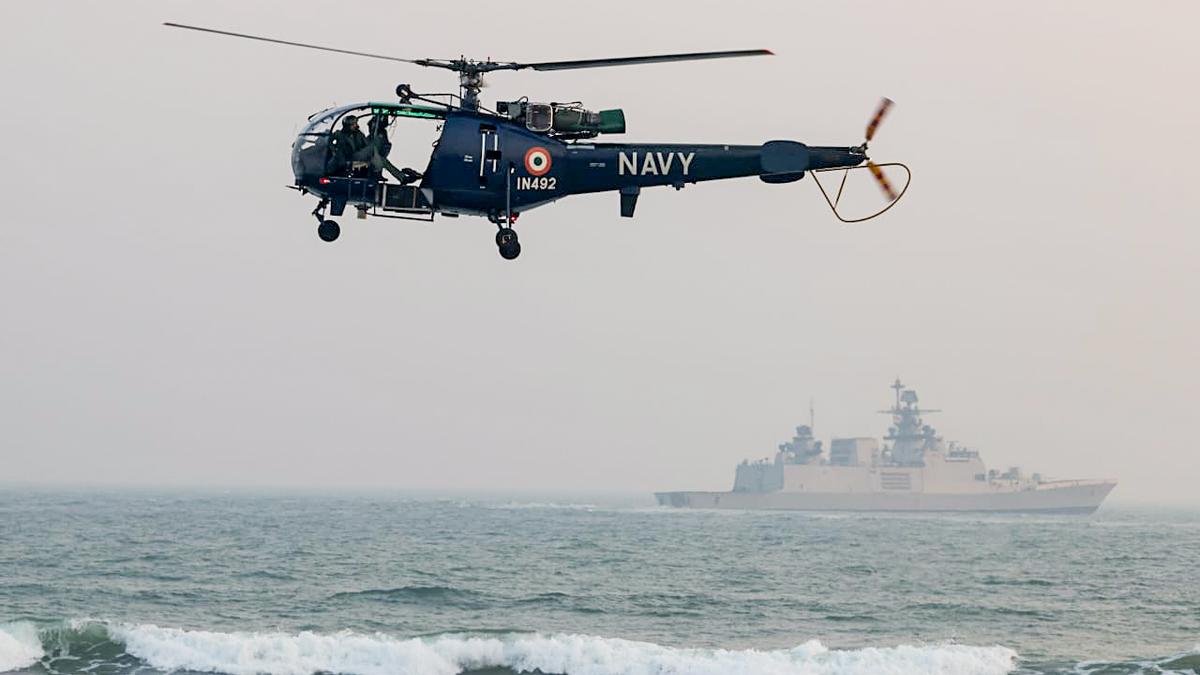 Indian Navy showcases its capabilities at Puri beach - The Hindu