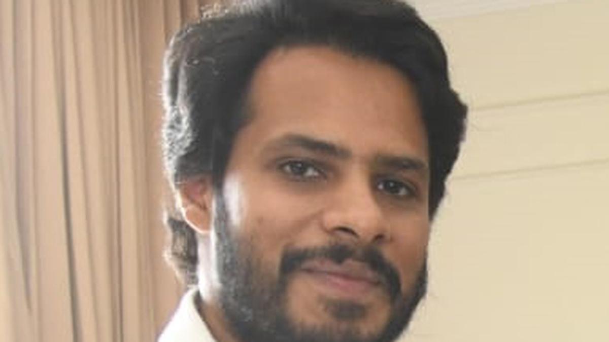 Nikhil becomes teary-eyed while referring to his family’s bond with ...