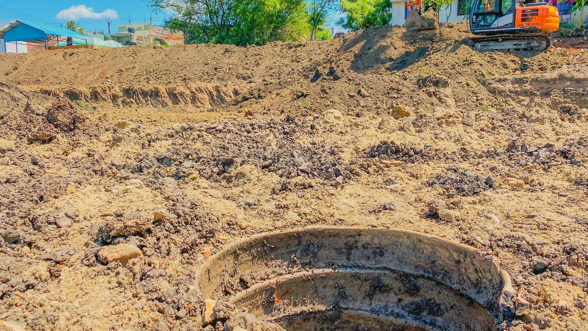 Ring wells spotted in temple tank - The Hindu