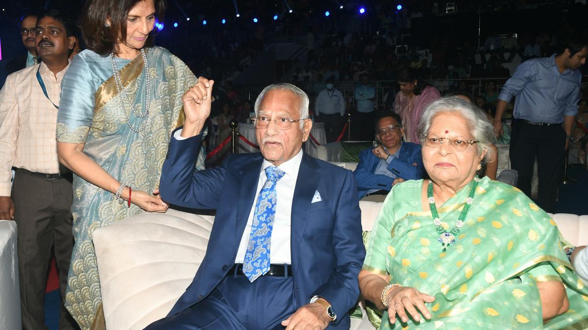 Apollo Hospitals honours its doctors, employees - The Hindu