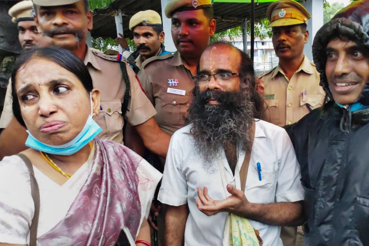 Convicts in the Rajiv Gandhi case walk out from Tamil Nadu prisons ...