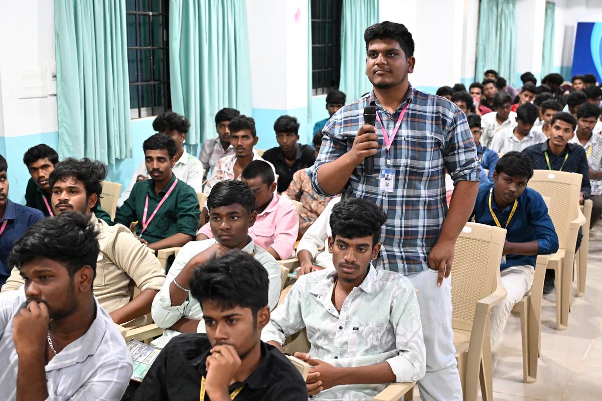 Remove negative people around you, UPSC aspirants told - The Hindu