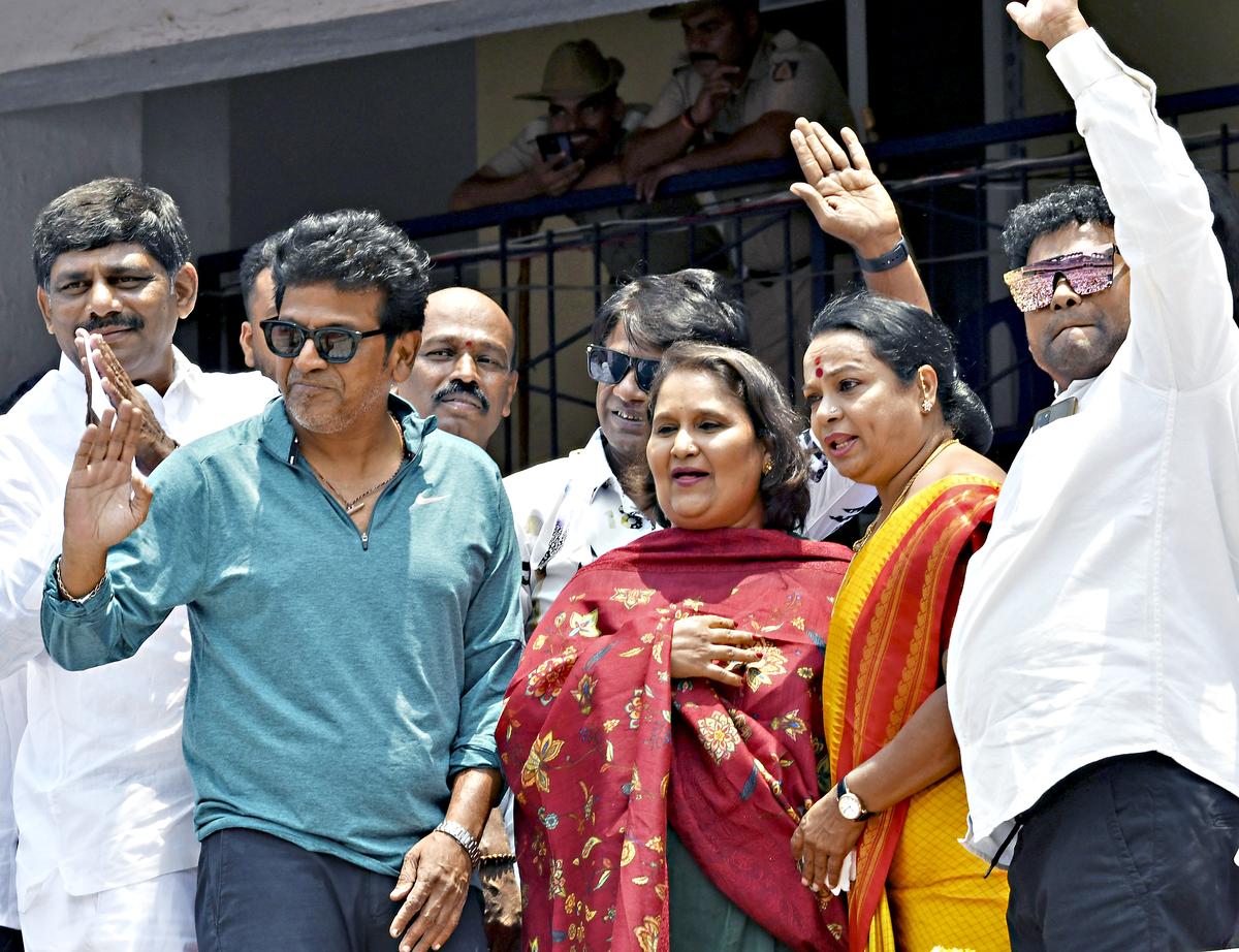 Randeep Singh Surjewala thanks actor Shiva Rajkumar, wife Geeta for ...