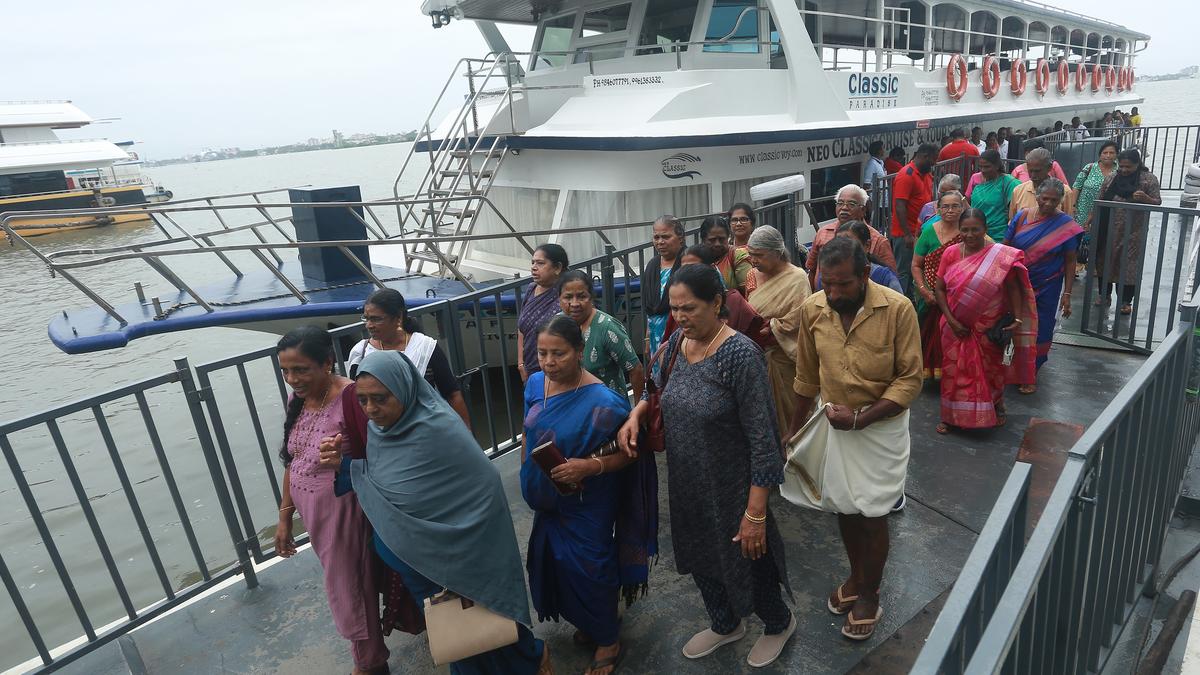 A memorable day out for elderly of Mulavukad panchayat - The Hindu