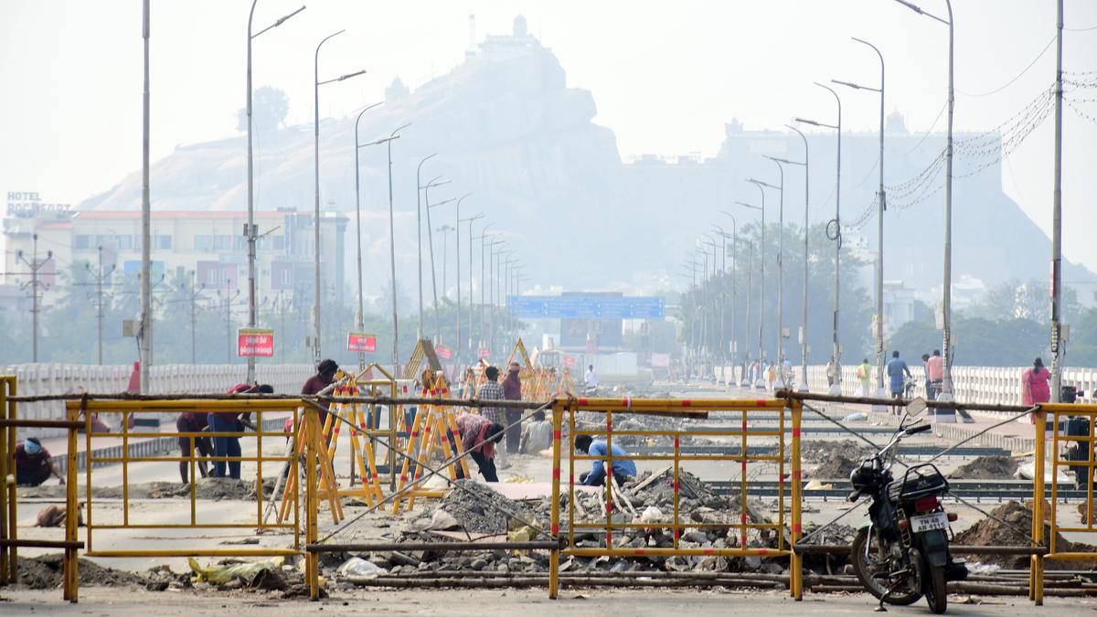 Cauvery bridge closed for all vehicles to carry out renovation work ...