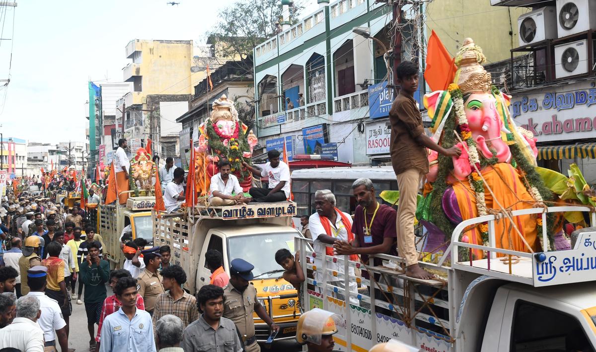 Massive Vinayaka idol procession taken out in city - The Hindu