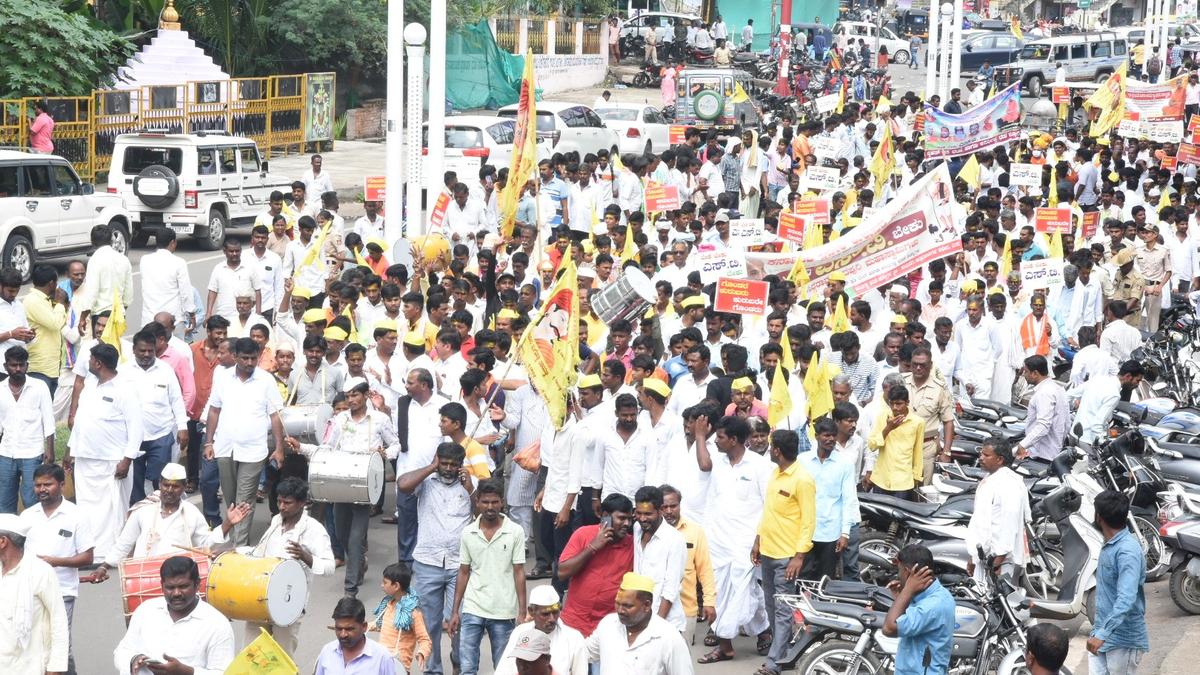 Kuruba community demands ST tag - The Hindu