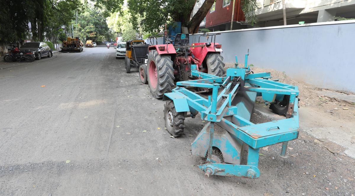 On the ‘bench’ at Crescent Park Avenue Road in Gandhi Nagar, Adyar ...