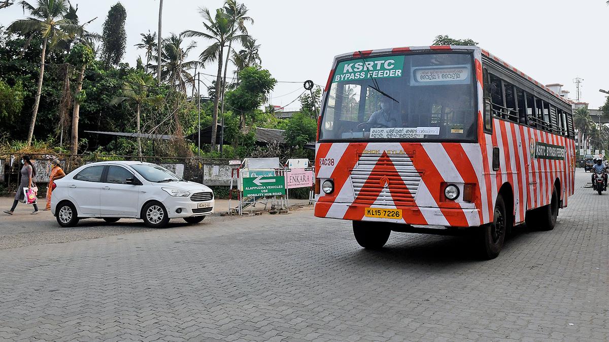 Crisis strains Minister-unions ties in RTC - The Hindu