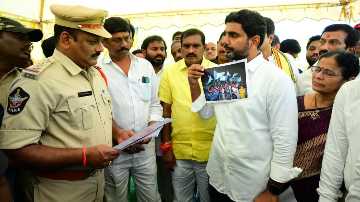 West Godavari police issue notice to Lokesh for ‘violating padayatra guidelines, provocative ...