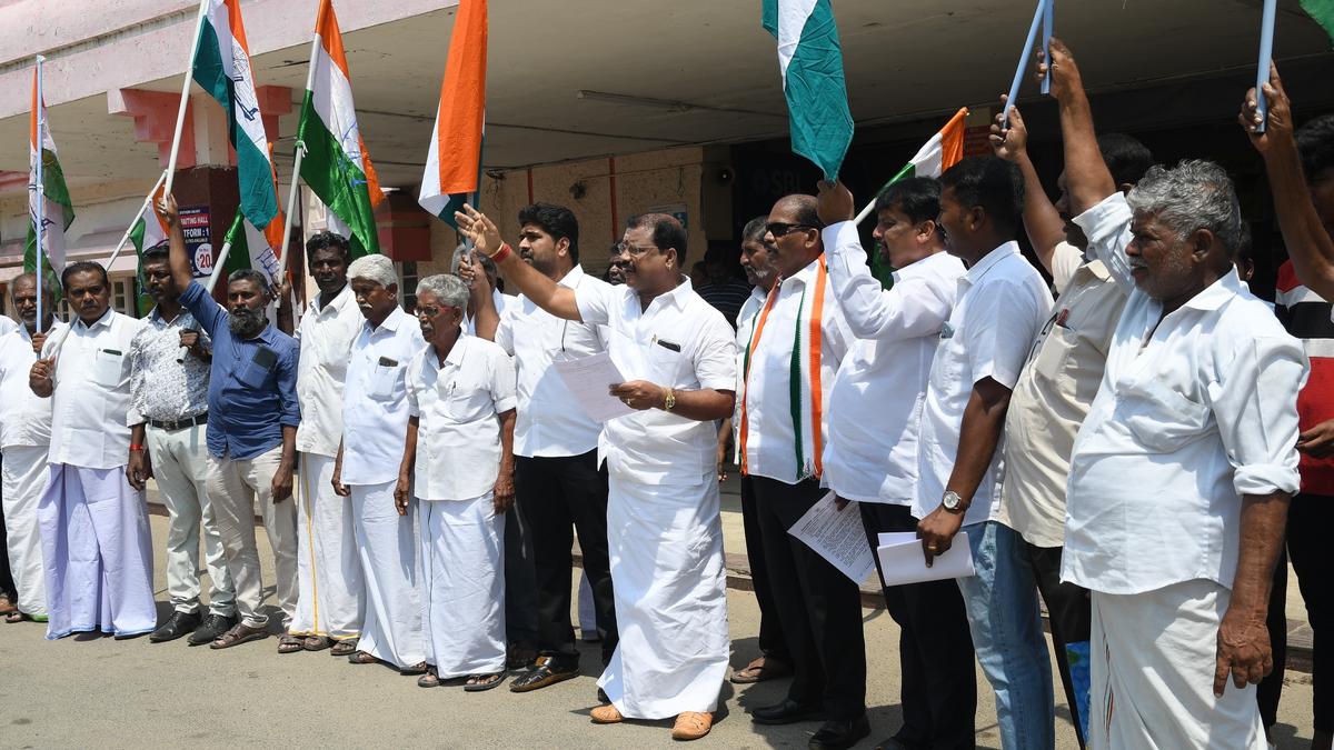 Congress cadre stage demo for better basic amenities in Tirunelveli ...