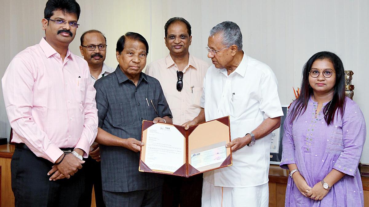 Aid pours in for victims of Wayanad landslides - The Hindu