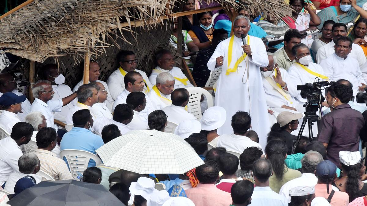 Cases registered against archbishop, priests in Vizhinjam violence case ...