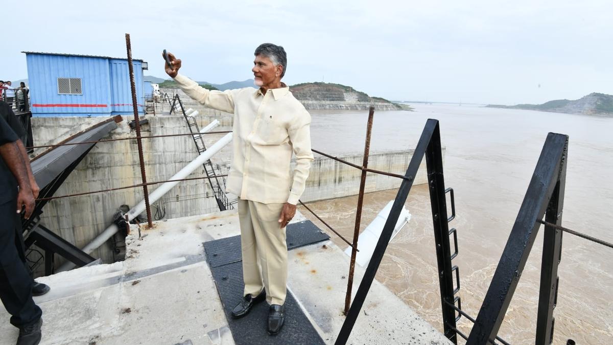 YSRCP govt. lacks clarity on future of damaged diaphragm wall of Polavaram project, says Naidu ...
