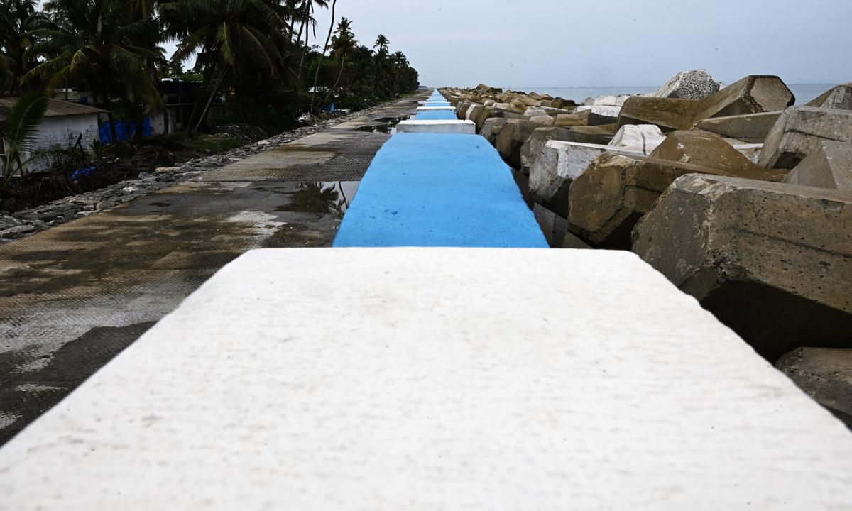Waves of misery: Residents of Chellanam bear the brunt of sea erosion ...