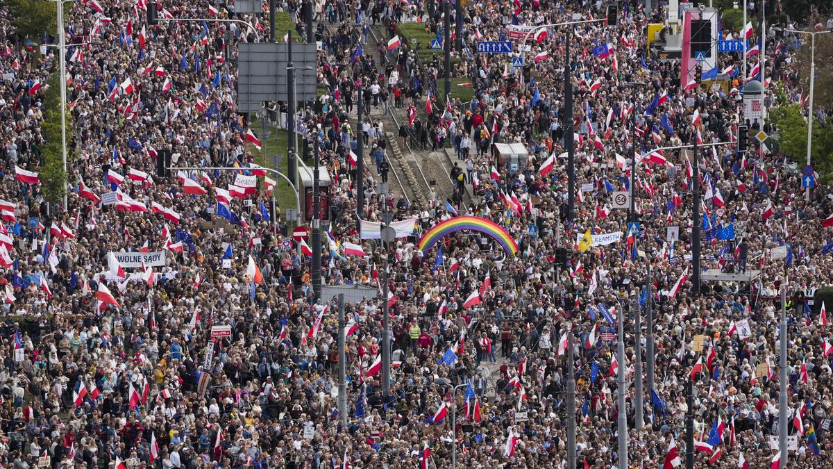 Warsaw 'biggest' rally draws 'a million' anti-govt protesters - The Hindu