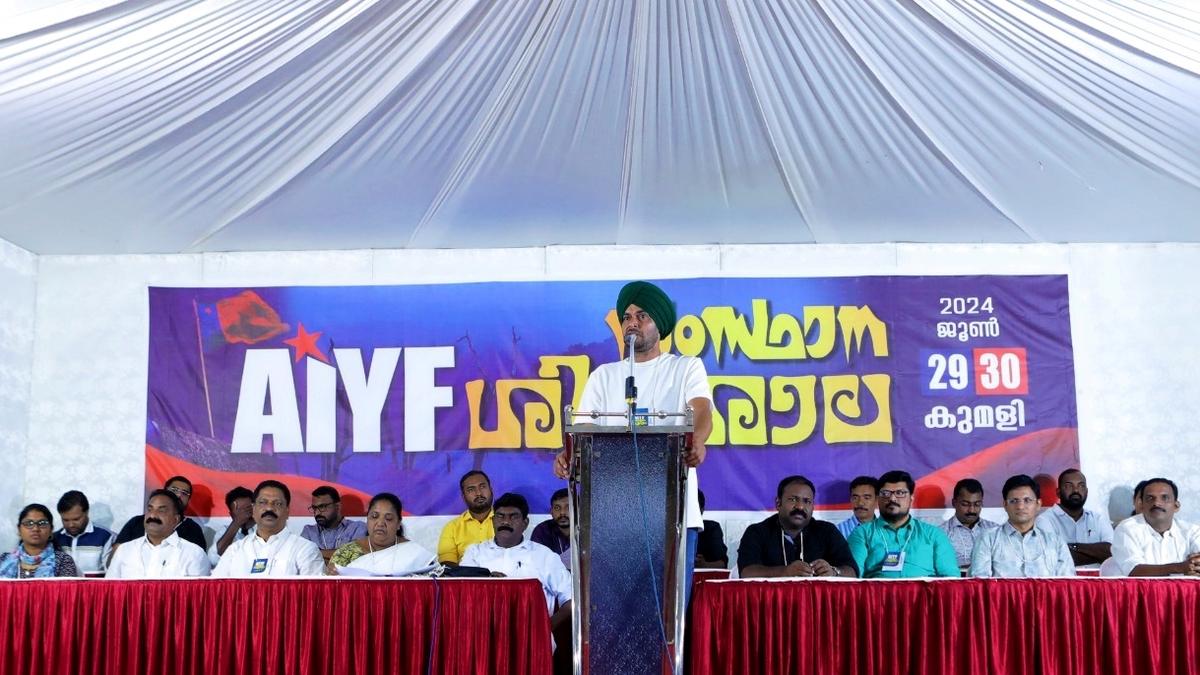 AIYF unleashes a scathing attack on Pinarayi Vijayan, blaming his ...