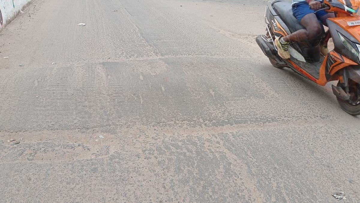 Unmarked speed-breakers pose a threat to commuters in Tiruchi - The Hindu