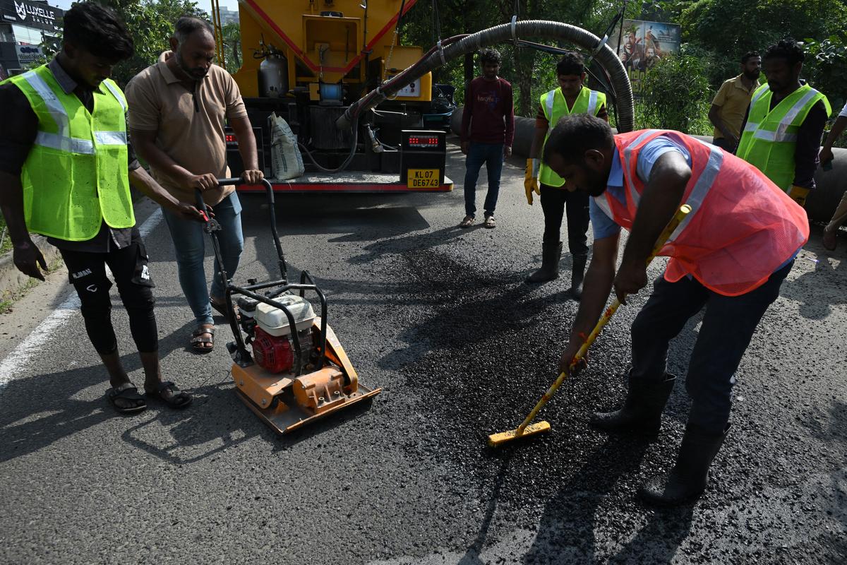 Kochi Corporation commissions pothole patching machine - The Hindu