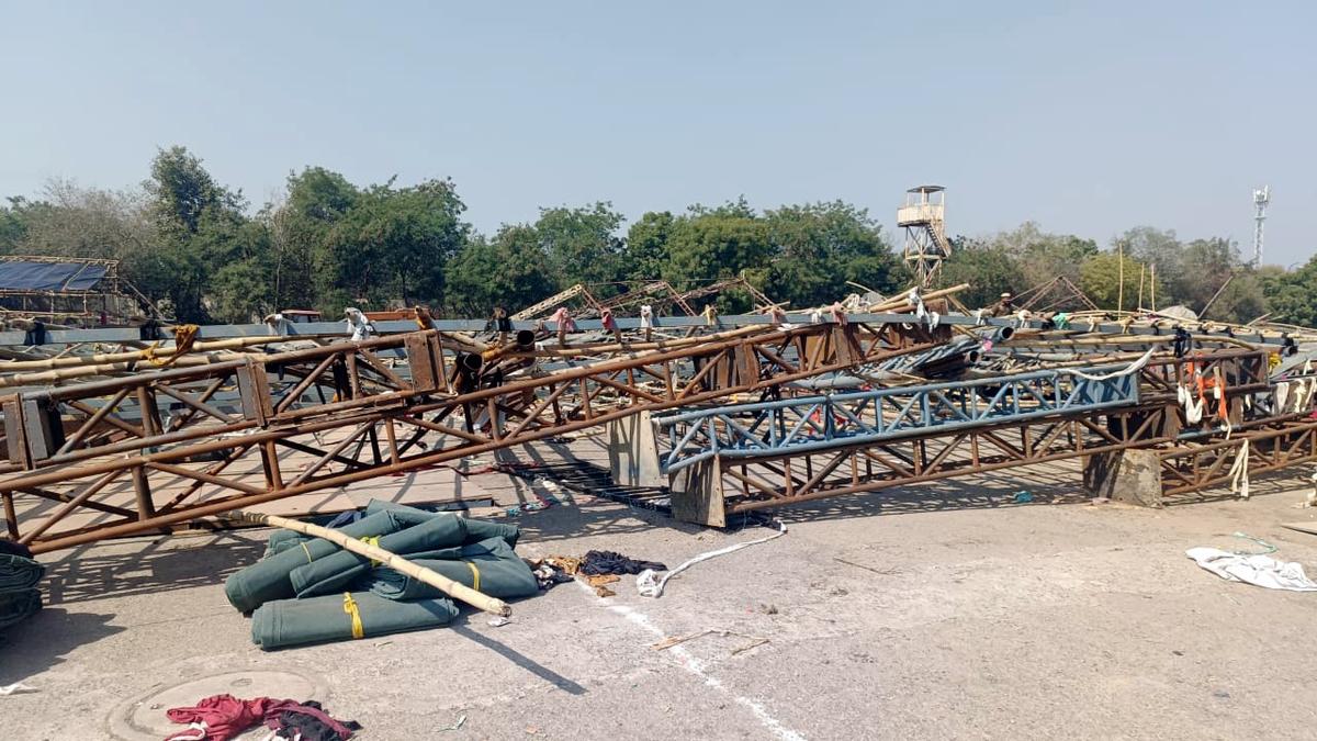 29 workers hurt as makeshift structure caves in at JLN Stadium - The Hindu