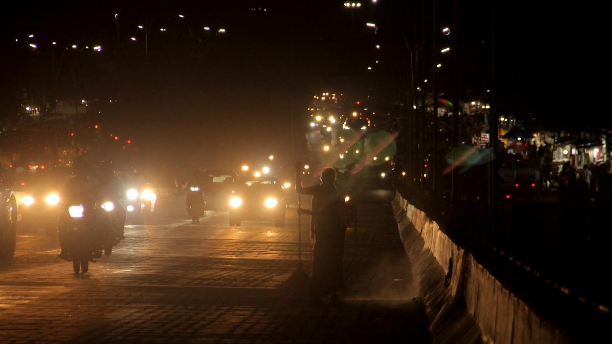 MCD rolls out night sweeping initiative to keep 312 Delhi markets clean ...