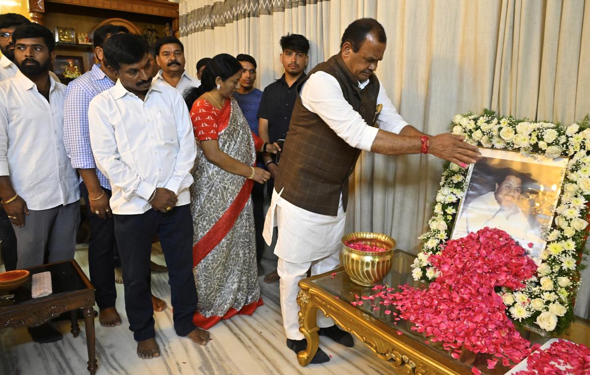 Senior Congress leader Dharmapuri Srinivas passes away - The Hindu