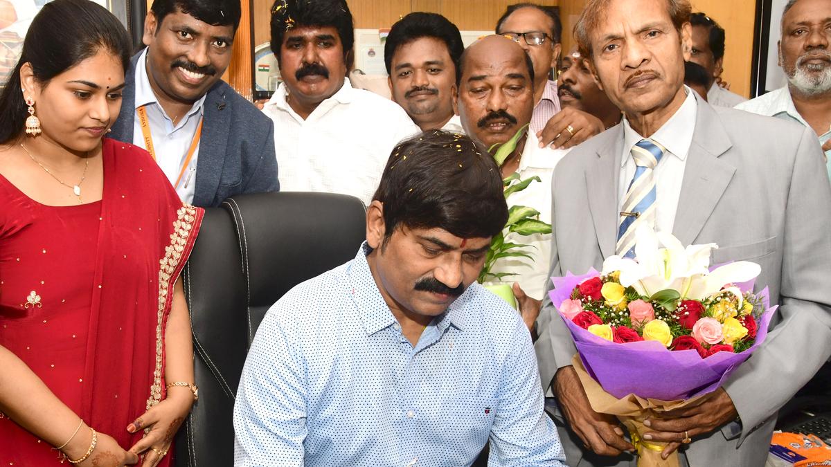 Prasad Reddy takes charge as Vice-Chancellor of Andhra University for ...
