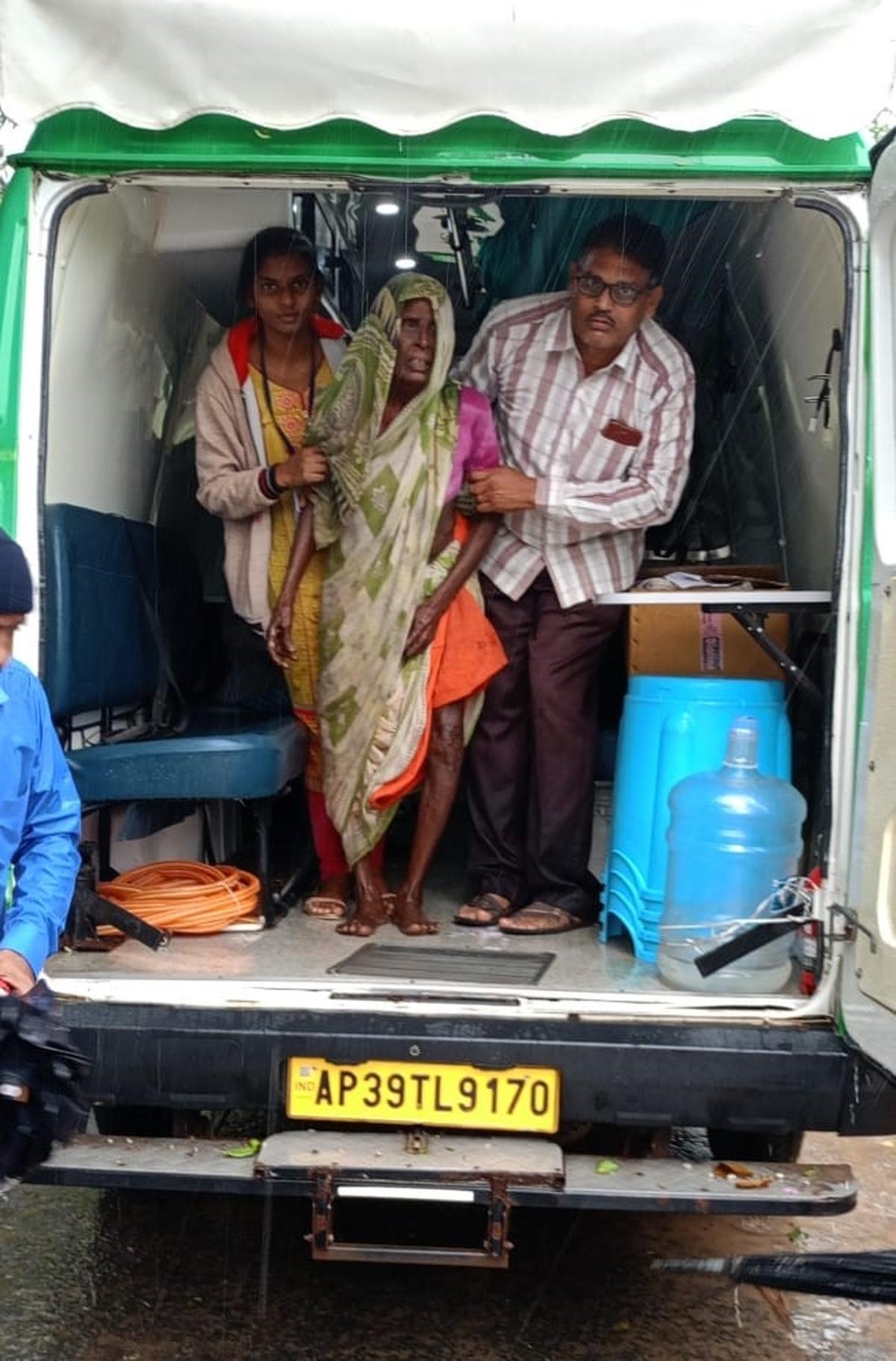 ‘Rice bowl of Andhra Pradesh’ braces to face cyclone Michaung - The Hindu