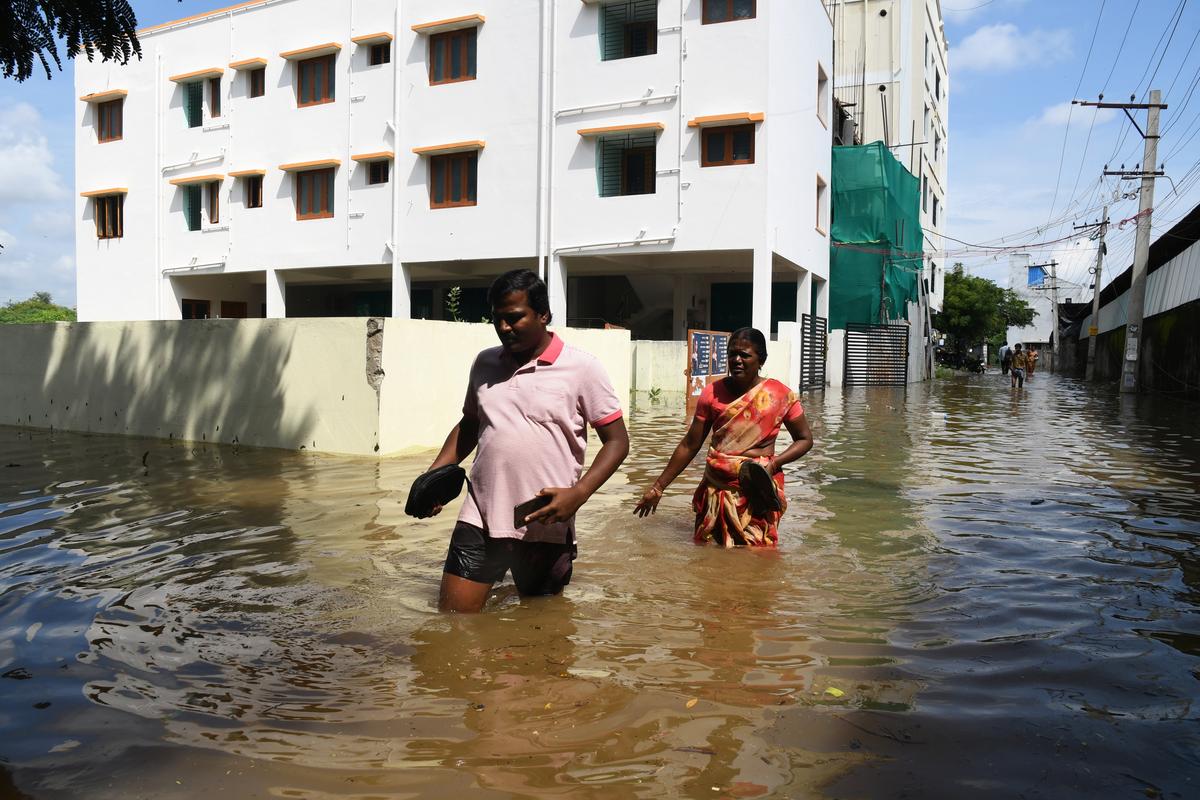 Residents marooned as bund breach results in hip-deep waterlogging ...