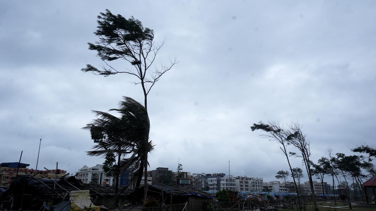 Cyclone Dana updates: One killed in West Bengal; government evacuated ...