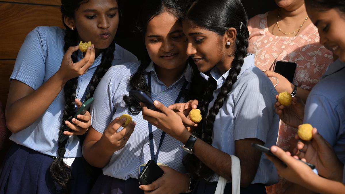 4.65 lakh applications received for Plus One single-window admission in Kerala - The Hindu