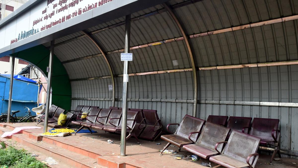Dindigul public stay away from rundown bus shelters - The Hindu