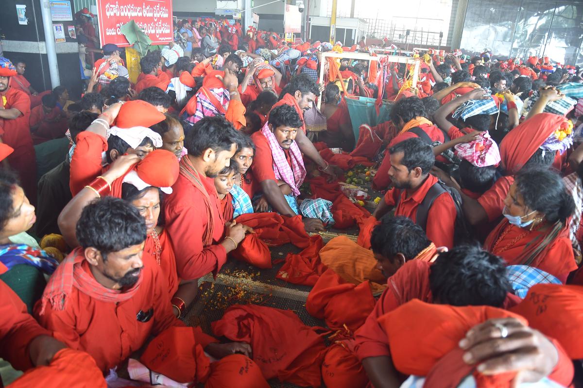 Bhavanis make a beeline for Indrakeeladri as Deeksha Viramana begins at ...